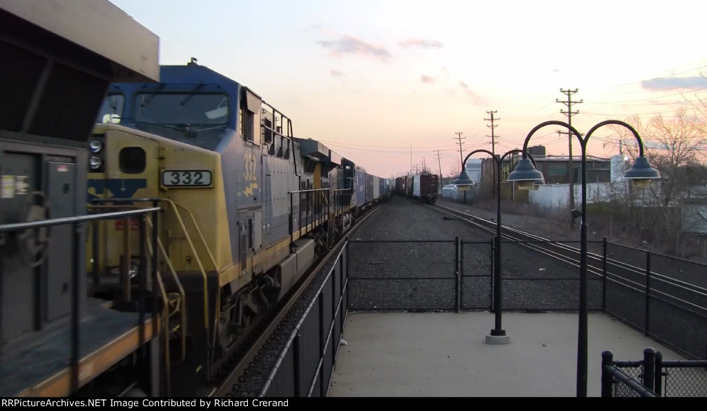 CW44AC 332 in the Lashup